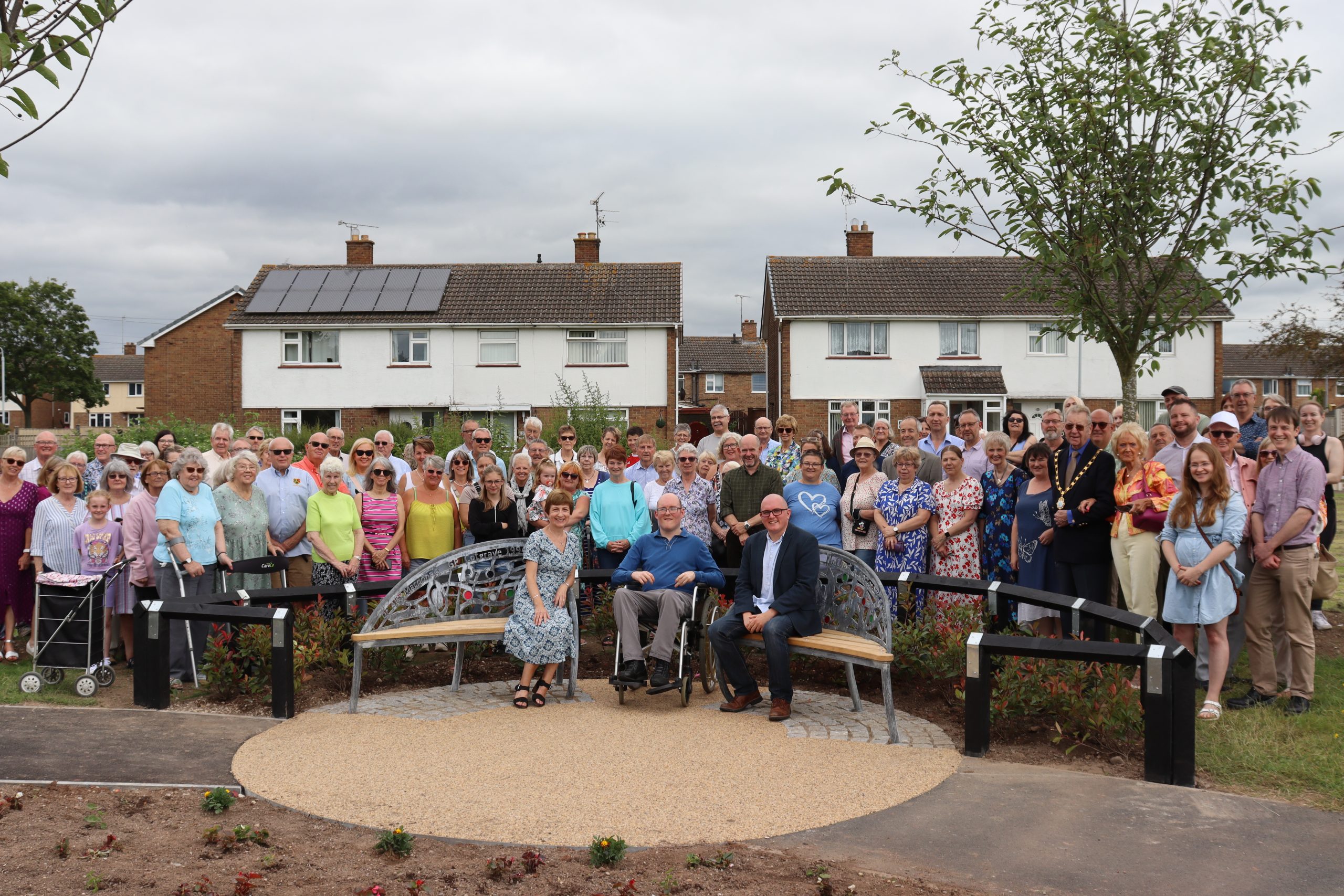 New memorial bench unveiled in Cotgrave – Nottingham Local News