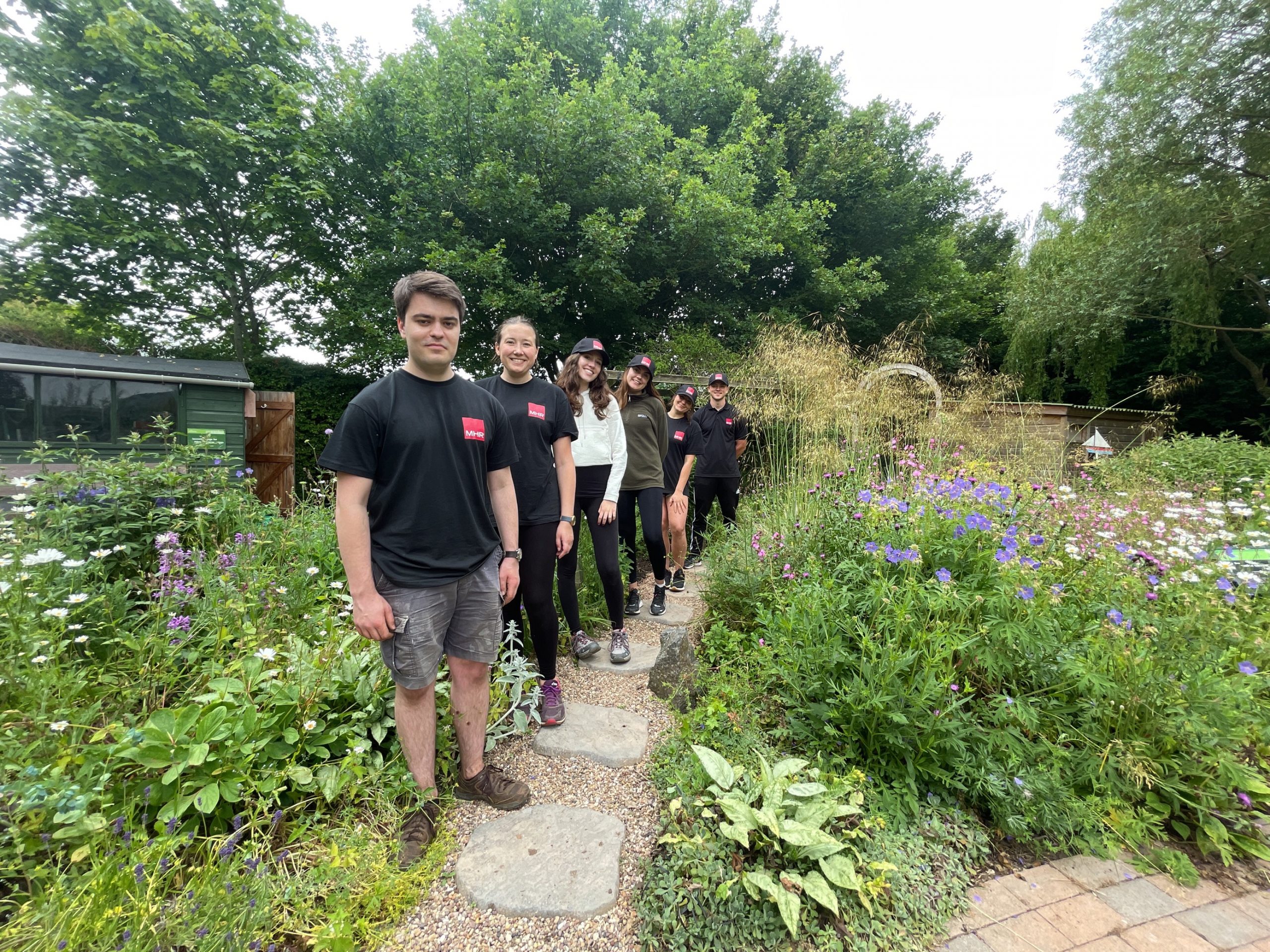 Notts graduates get green fingered at Rainbows – Nottingham Local News