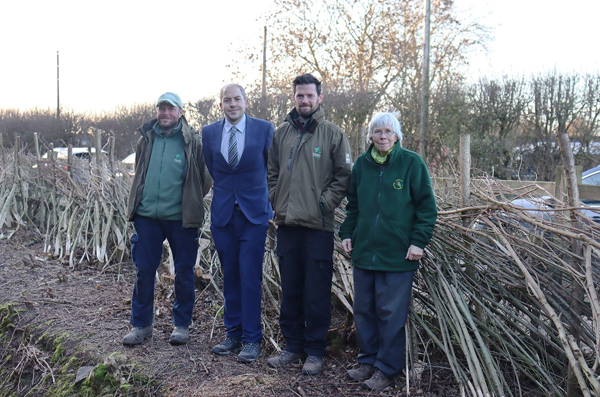 Traditional hedge laying at Rushcliffe Country Park – Nottingham Local News