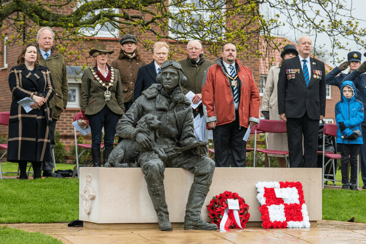 Grand parade unveils statue at former RAF base – Nottingham Local News